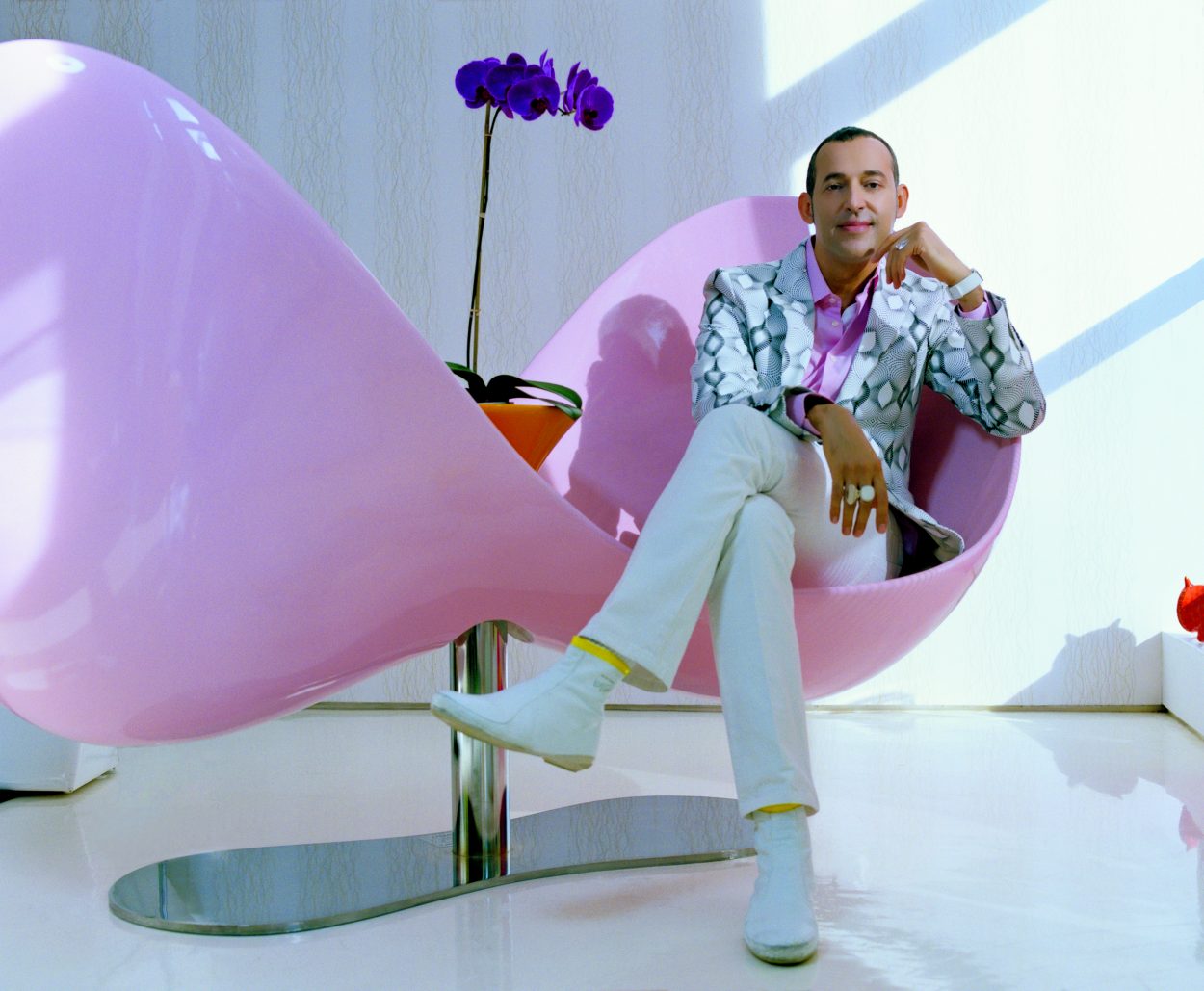 כשקארים ראשיד מעצב קומקום יוצאים ממנו אדים בצבעי הקשת – מגזין לג'יט ...